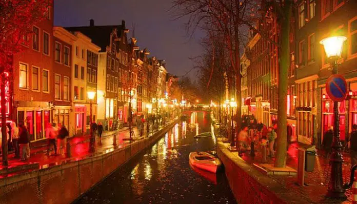 Barrio Rojo De Ámsterdam - Lo Que Debes Saber De Este Distrito