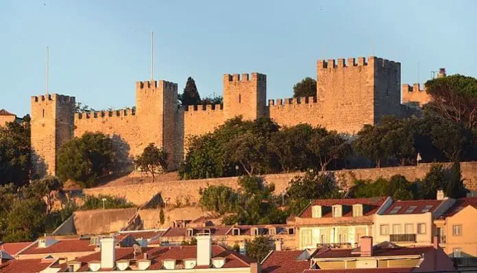 Castillo De San Jorge En Lisboa: Un Encuentro Con La Historia
