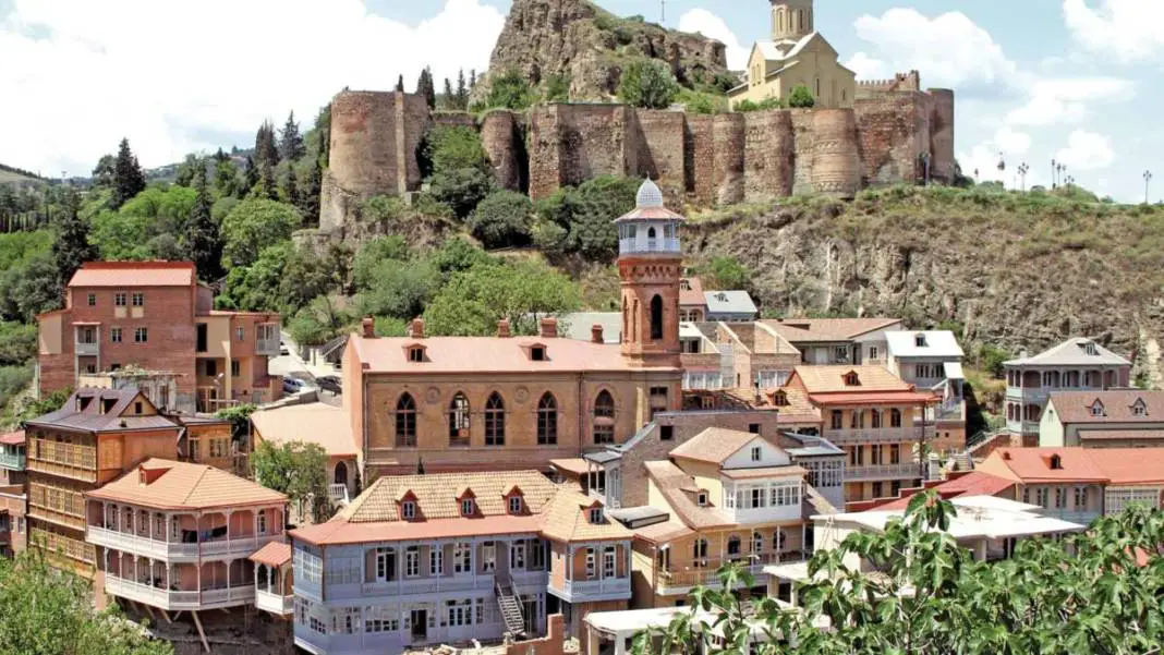 RECORRIDO POR LA ATRAPANTE CIUDAD DE TIFLIS EN GEORGIA